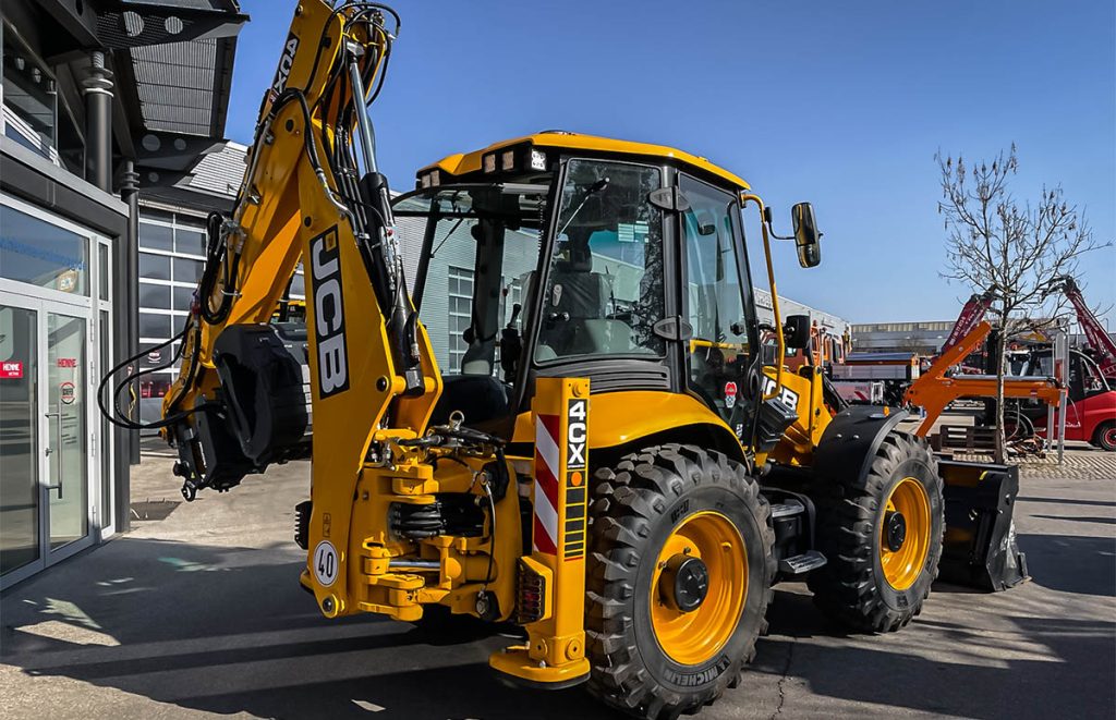 Ausgeliefert: JCB Baggerlader von Henne für Kabelverlegungen